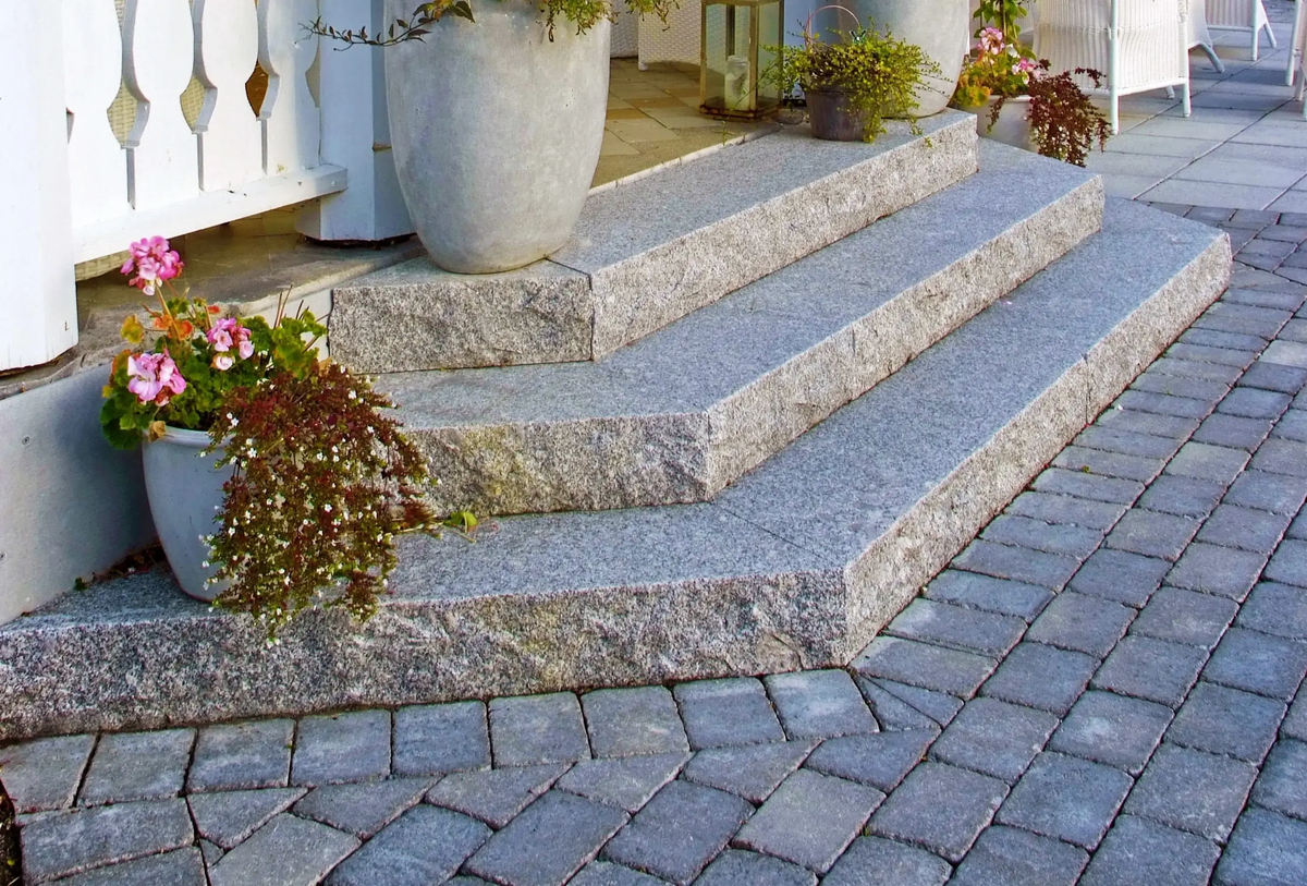 Trappor i granit - Köp din stentrappa hos Stengrossen!